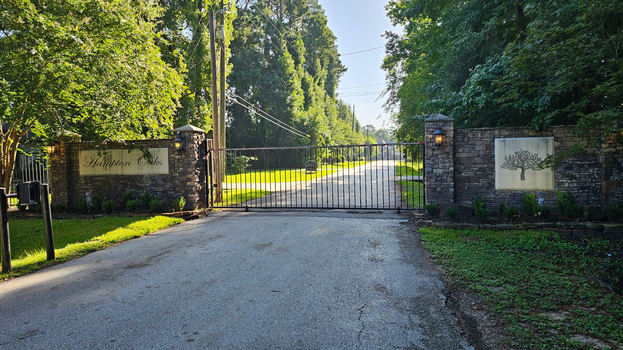 Hampton Oaks Roadway Association